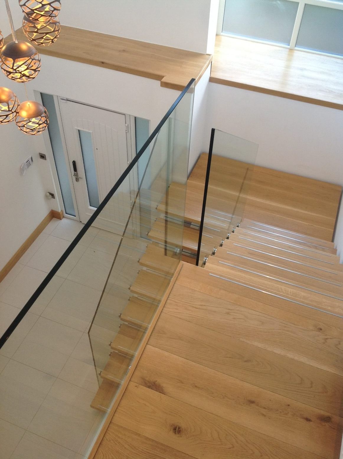 White Steel Spine Staircase with Glass Risers & Oak Treads | Dublin ...