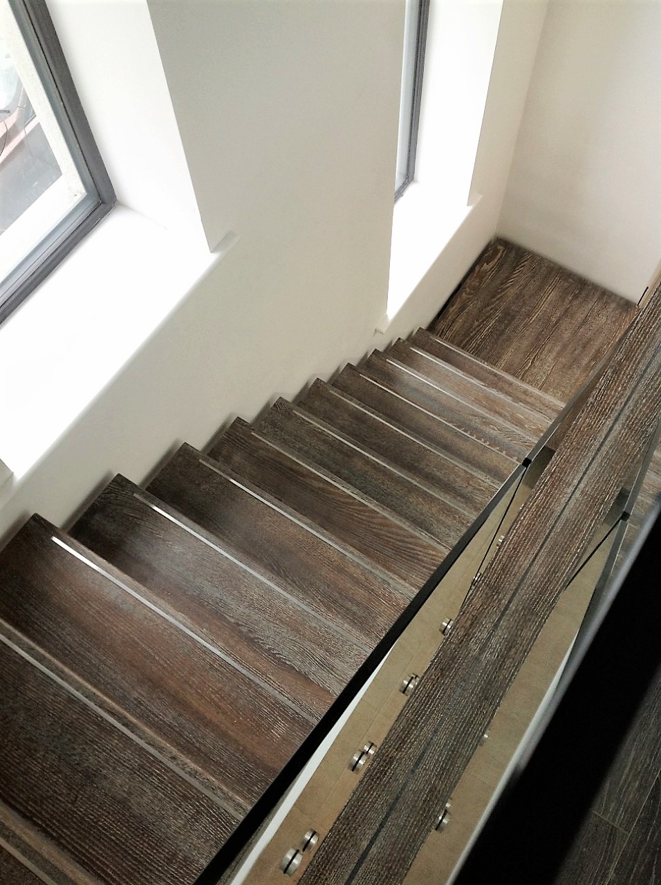 Steel Spine Stairs with Freestanding glass balustrade - Staircases ...