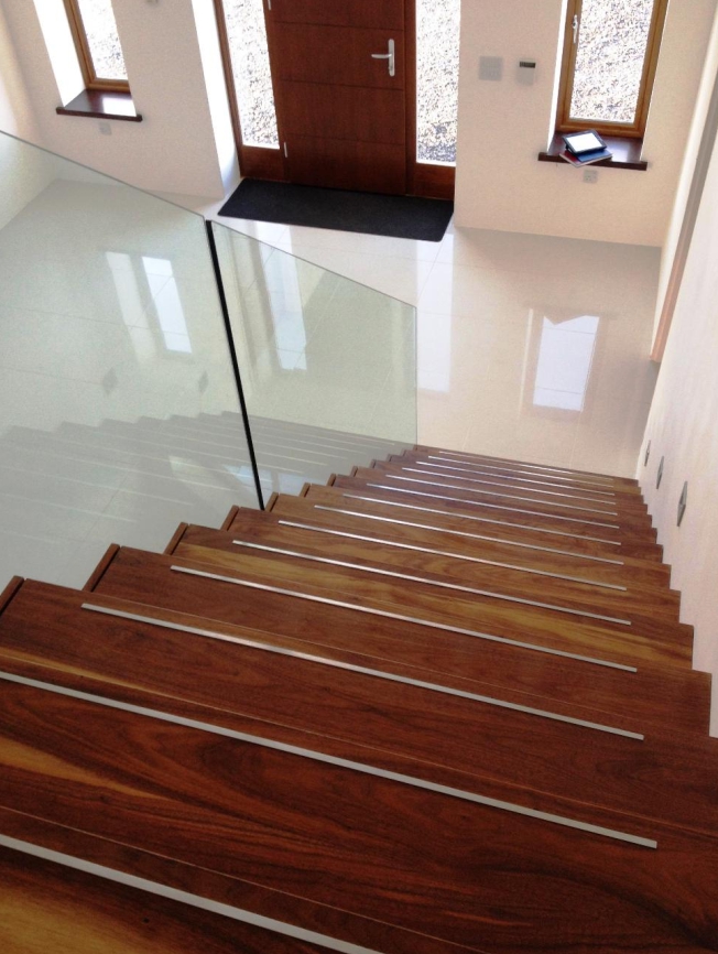 Concrete staircase with stepped soffit